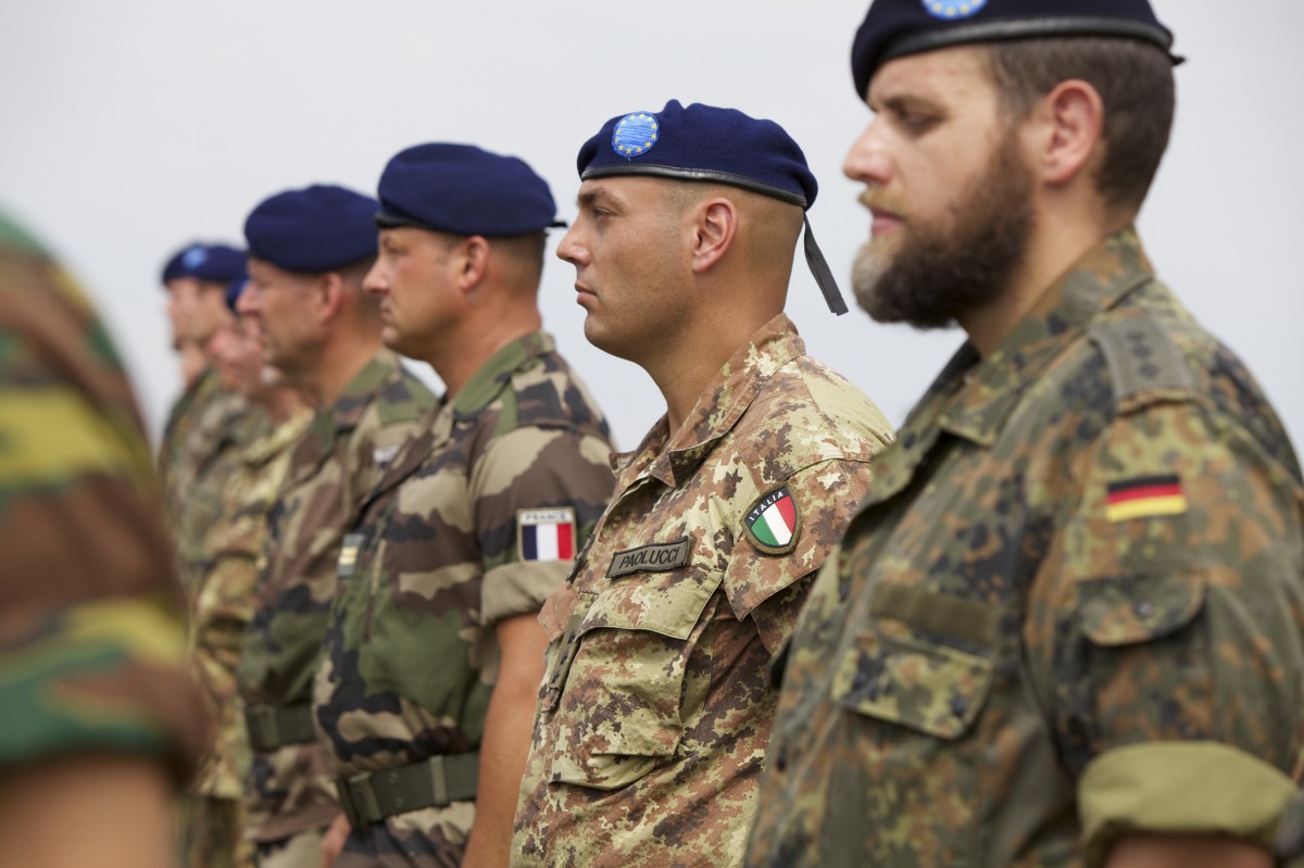 Macron e l’Iniziativa Europea di Intervento: un Erasmus per militari ...